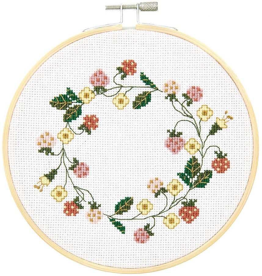 Rico Design Embroidery kit Strawberry Crown pre-drawn - yarnplaza.com