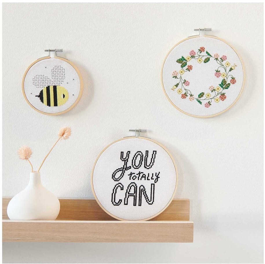 Rico Design Embroidery kit Strawberry Crown pre-drawn - yarnplaza.com