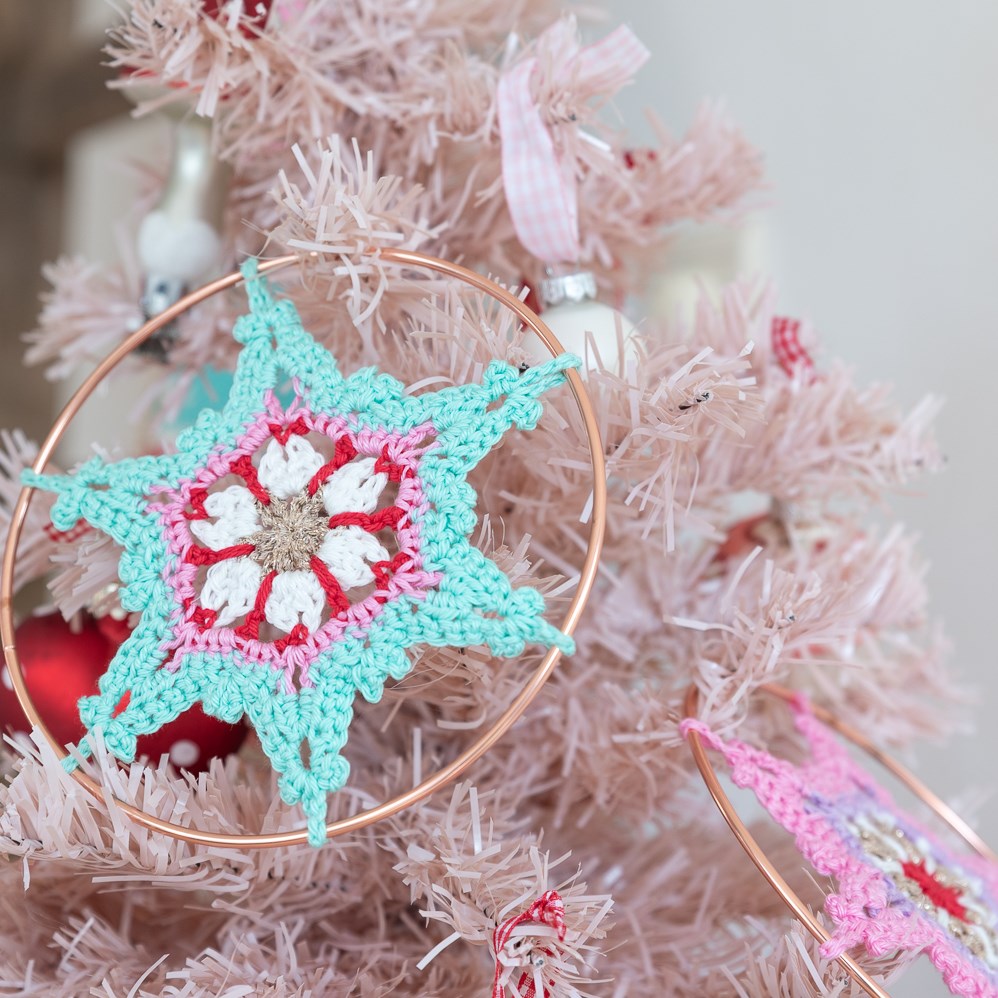 Crochet Pattern Yarn and Colors Colorful Christmas Star - Yarnplaza.com