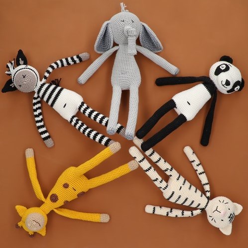 Yarn and Colors Zoo-Animals Crochet Kit - Yarnplaza.com